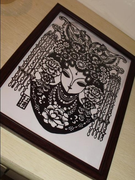 Traditional Papercut Art Work - Special Item - Hongfu Knight on Luulla